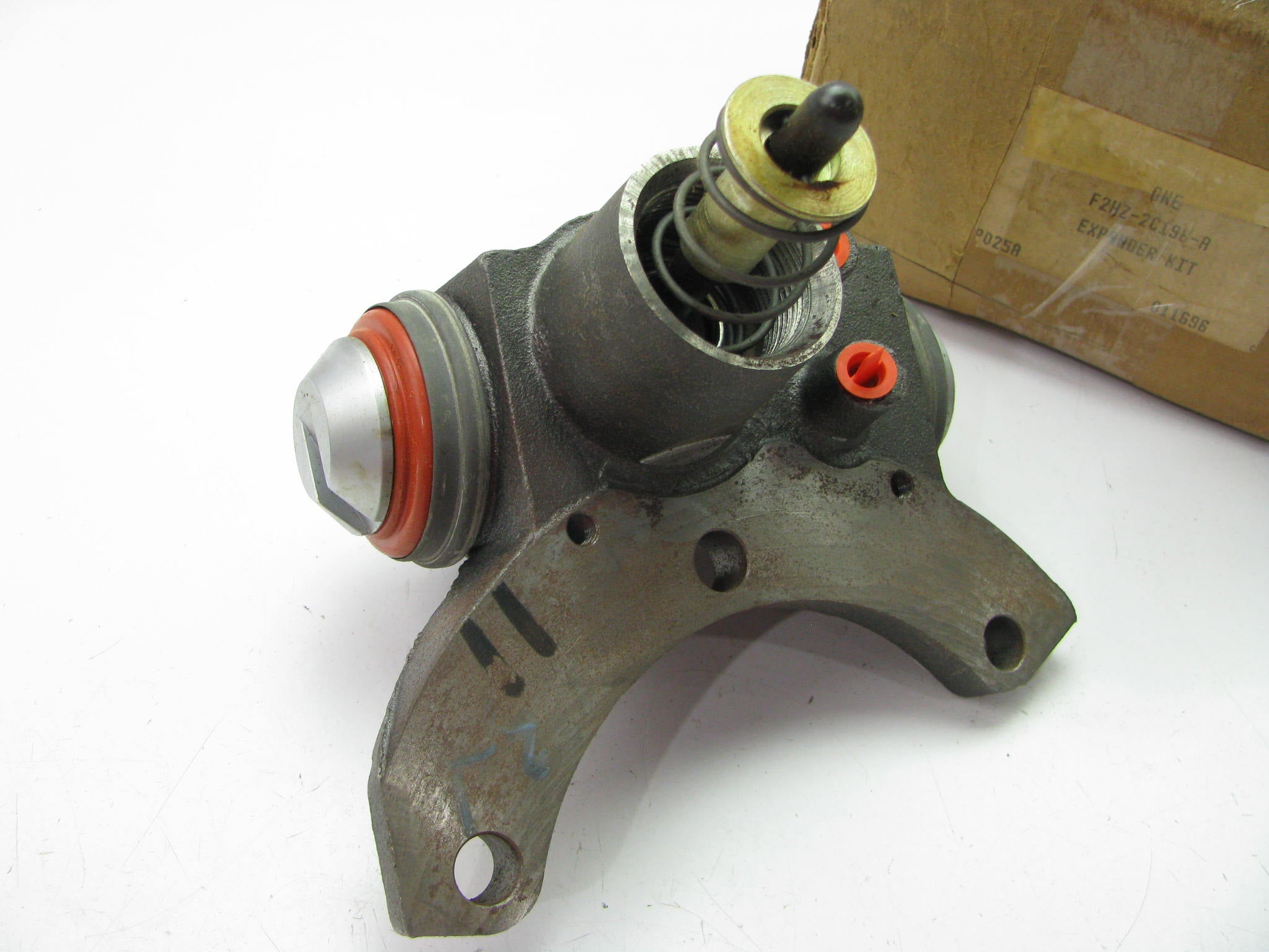 NEW - OEM Ford F2HZ-2C198-A Rear Left Drum Brake Wheel Cylinder 686605 ...