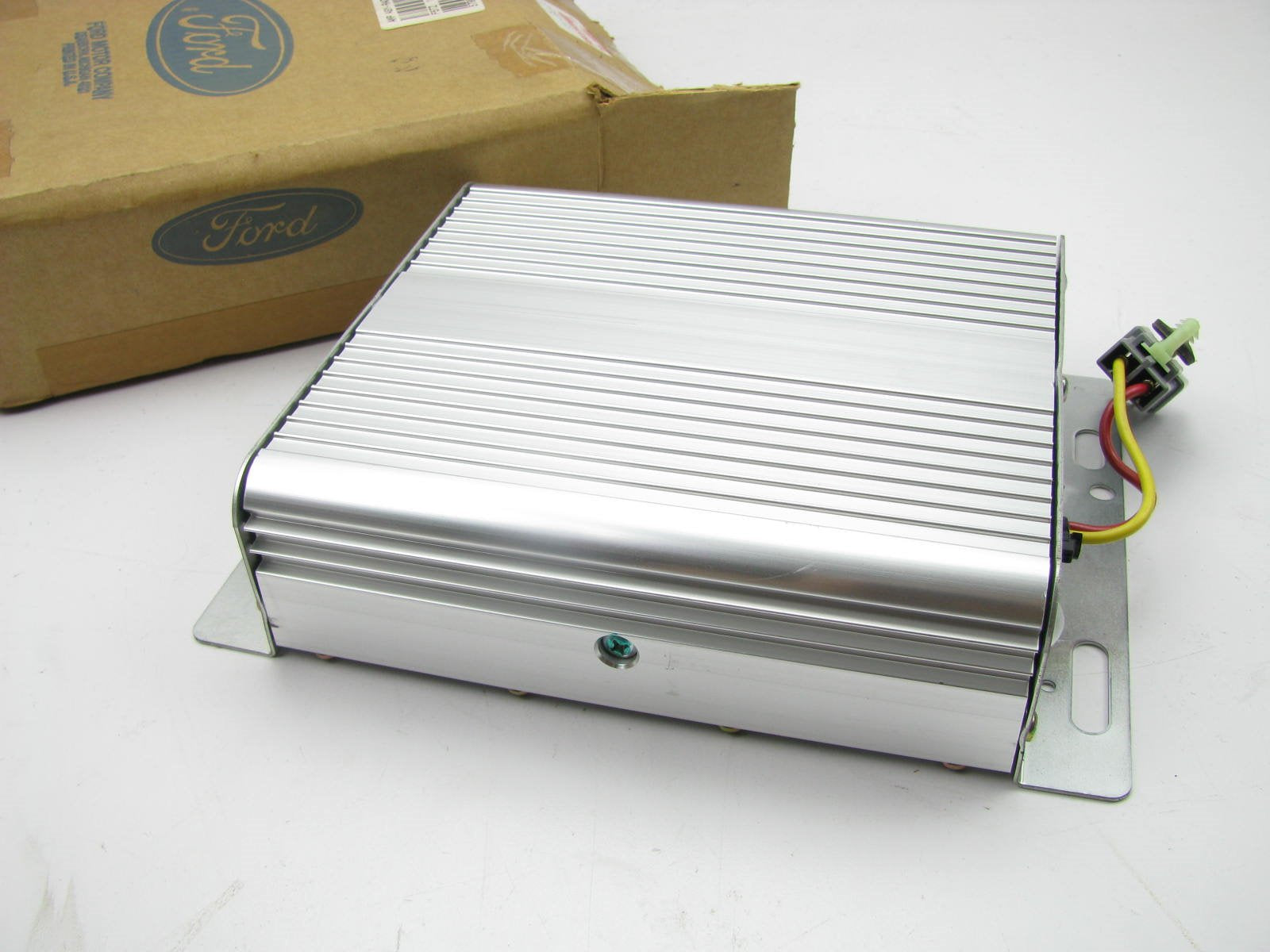 NOS OEM Ford F5TZ-18B849-A Radio Amplifier F57F-18C808-AA – Spark ...