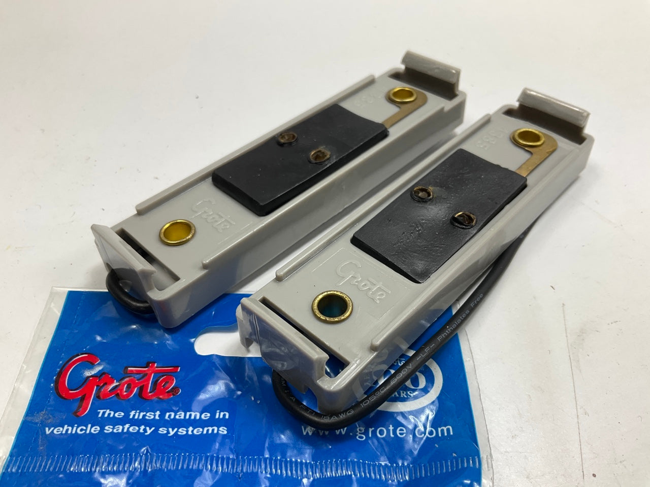 (2) Grote 43850 Low Profile Mounting Bracket For Clearance / Marker La ...