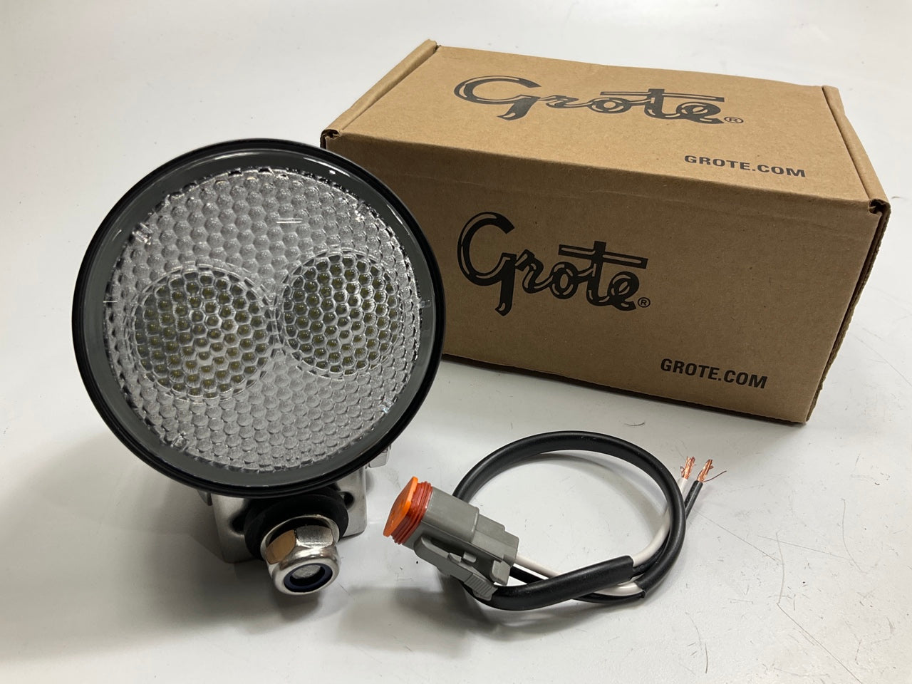 Grote Trilliant 64G11-5 Trilliant T26 LED Work Light 1800 Lumen Lamp ...