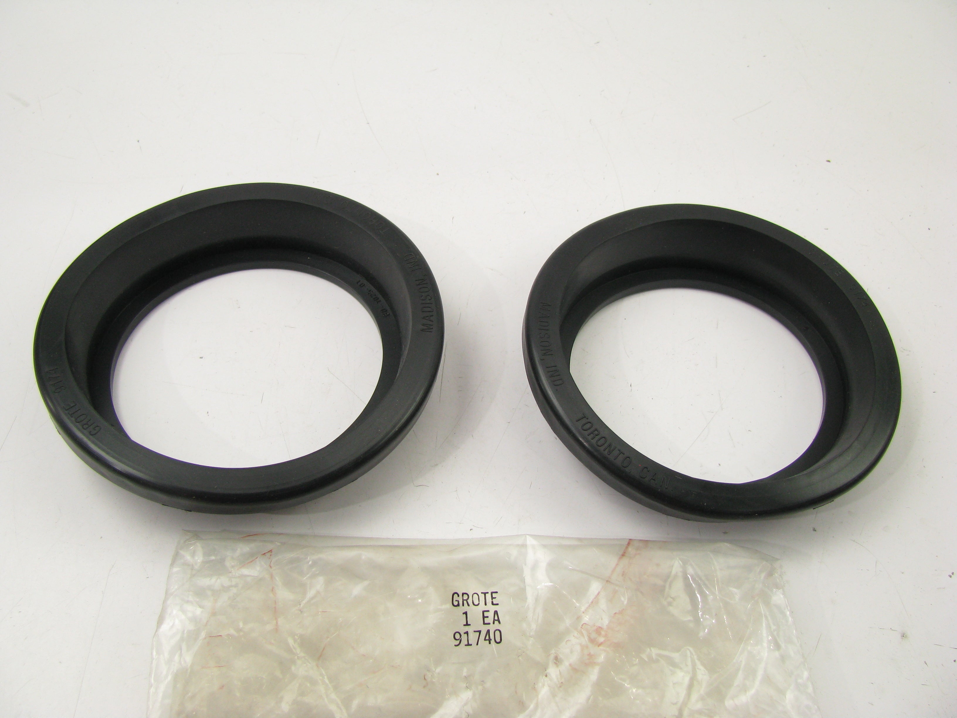 (2) Grote 91740 Open Grommet For 4'' Round Lights – Spark Surplus Auto ...