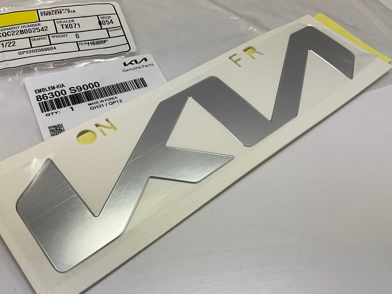 NEW GENUINE Front End Grille Emblem OEM For 2022-2023 Kia Telluride 86 ...