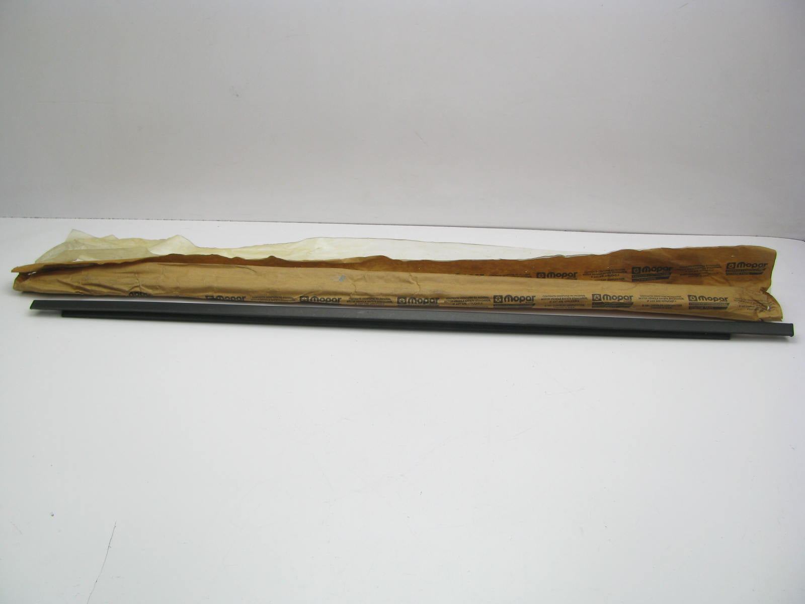 NEW - OEM 55135169 Front Left Door Glass Sweep For 1993-1998 Grand Che ...