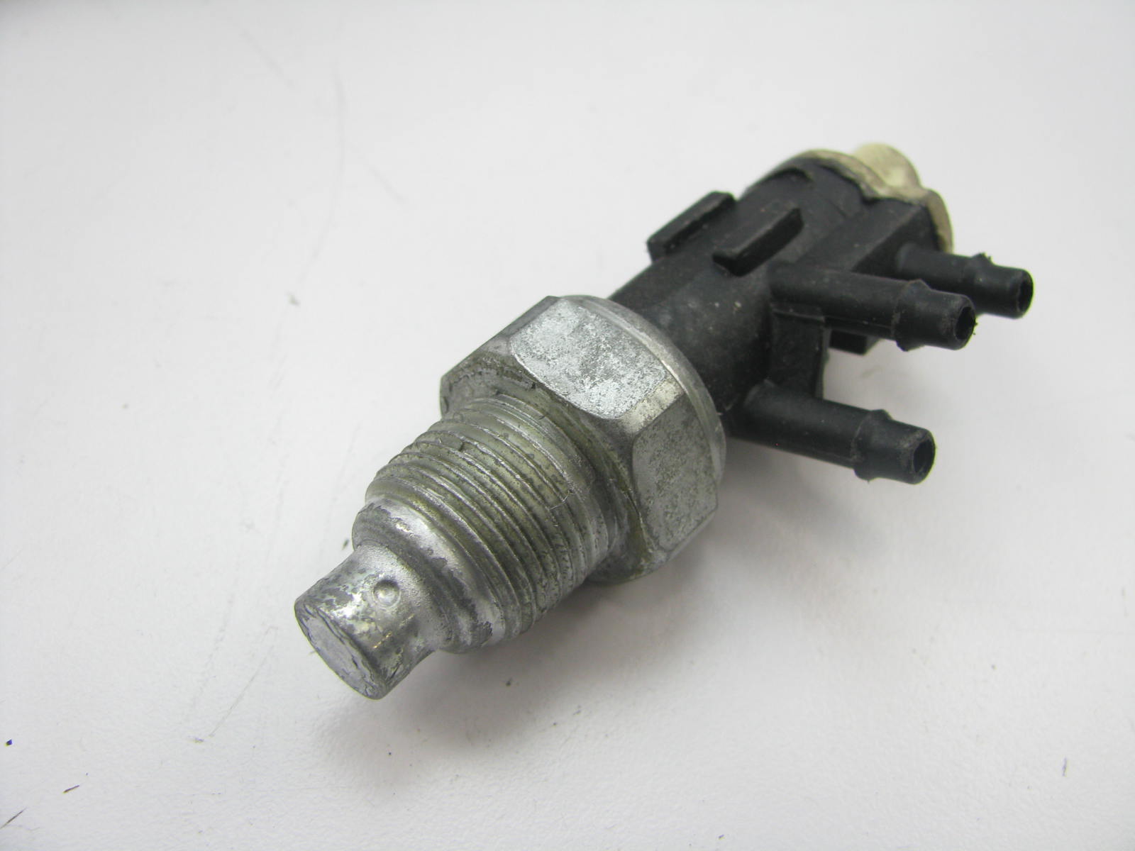 NEW - Out Of Box PV14 Ported Vacuum Switch - 3 Port – Spark Surplus ...