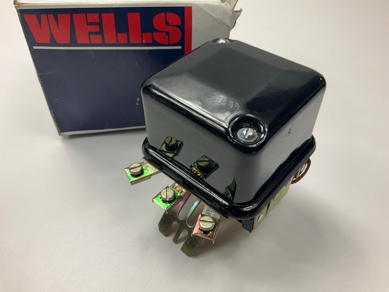 Wells VR645 Voltage Regulator, 12V Positive / Negative, Replacement Fo ...